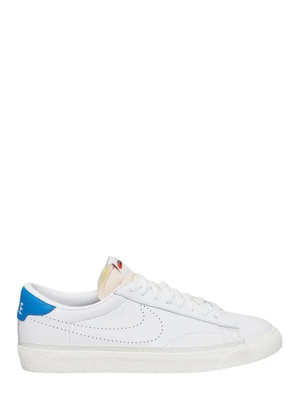 Nike Tennis Classic Light Sneakers - White