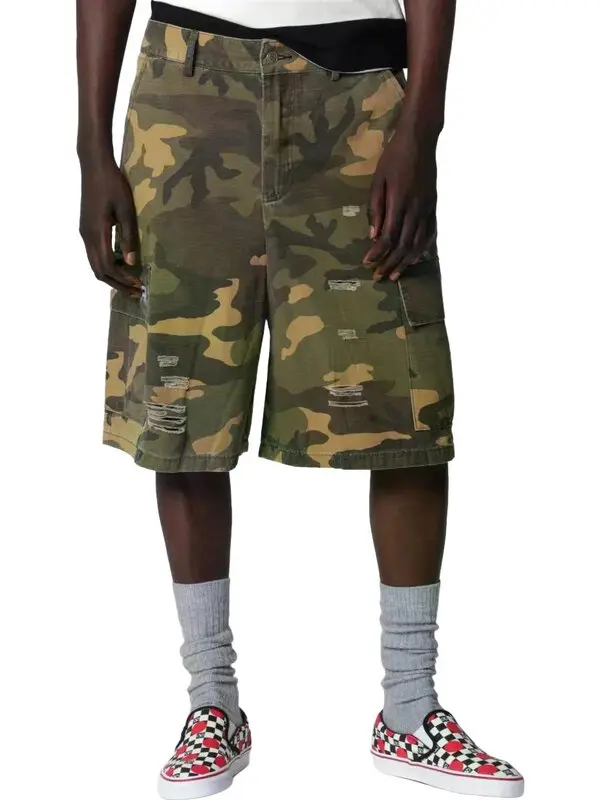 DAGGER Camouflage Print Distressed Shorts - Green