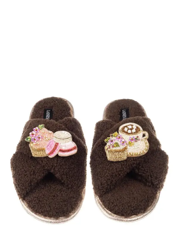 LAINES LONDON Boucle Slippers With Macaroon Brooches - Brown