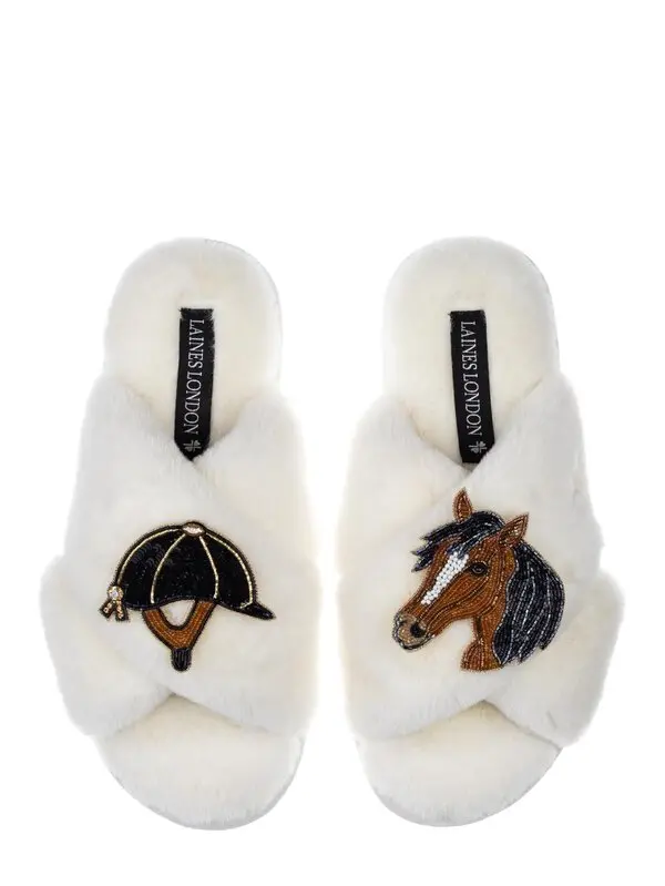 LAINES LONDON Classic Laines Slippers With Riding Hat And Horse Brooches - White