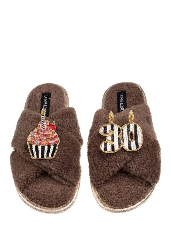 LAINES LONDON Boucle Slippers With Removable Brooches - Brown