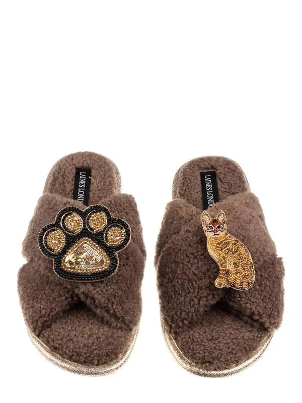 LAINES LONDON Boucle Slippers With Brooches - Brown