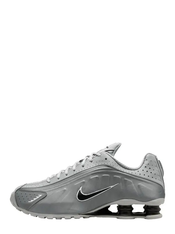 Nike Shox R4 Sneakers - Grey