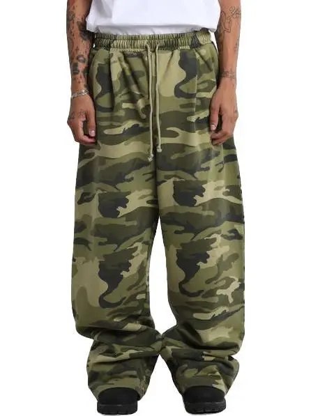 SHAKA WEAR Pleated Sweat Pants - Camo