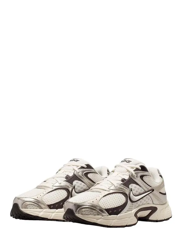 Nike V5 Runner Sneakers - Brown