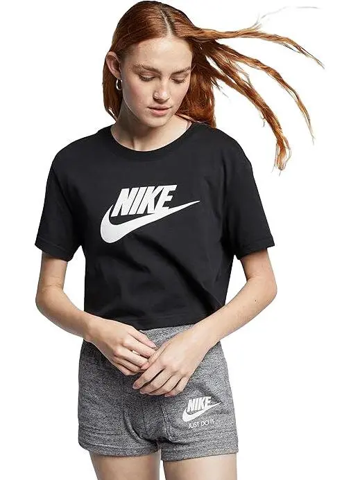 Nike Essential Club Cropped Logo T-shirt - Black