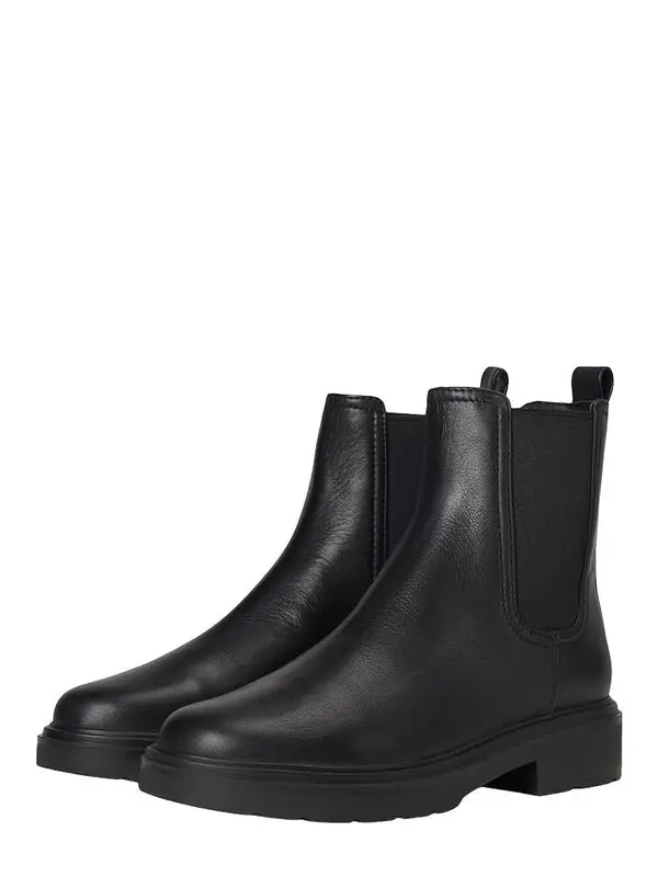 Vince Pinecrest Ii Chelsea Lug Sole Boots - Black