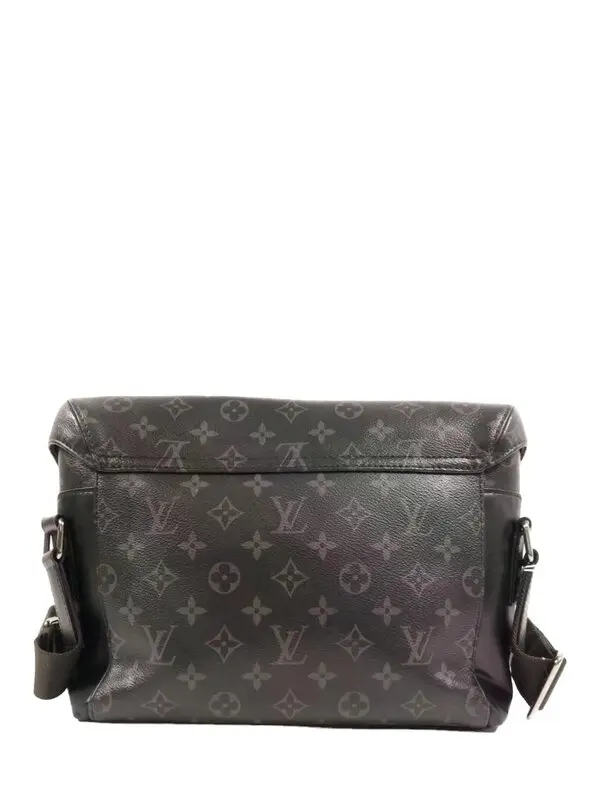 LOUIS VUITTON Voyager Messenger Bag - Black