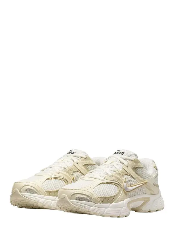 Nike Rnr Se "silt Red" Athletic Shoes - White