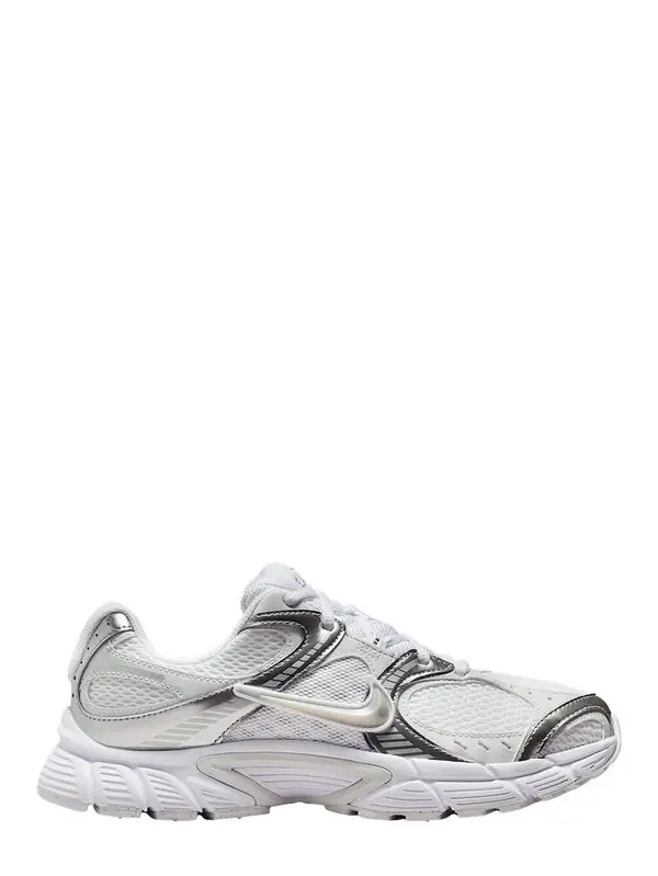 Nike Wmns V5 Rnr Sneakers - White