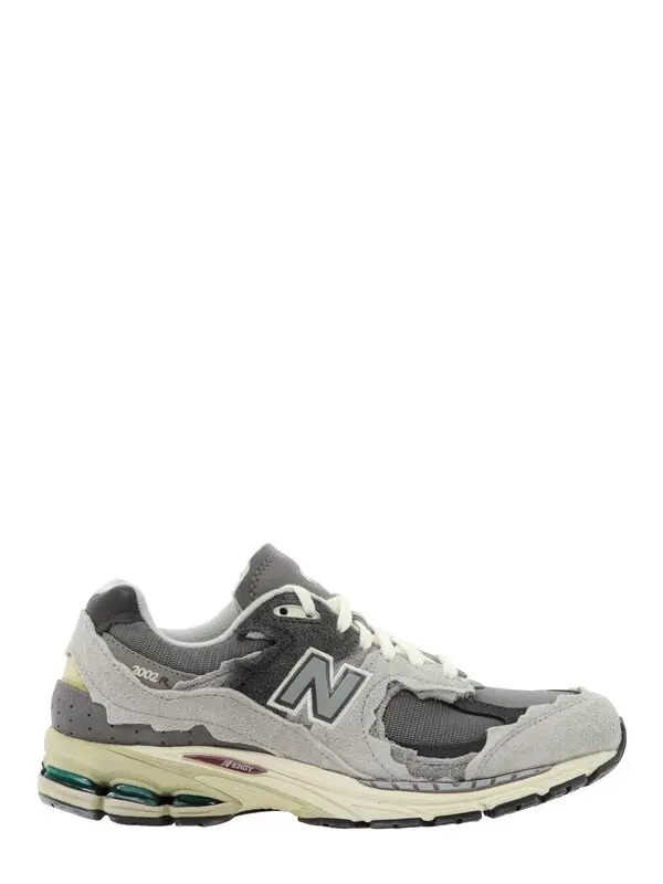 NEW BALANCE 2002r Protection Pack Low Top Sneakers - Grey