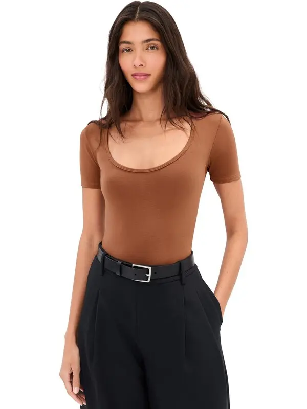 LE BOP Fonda Bodysuit With Scoop Neck And Short Sleeves - Toffee
