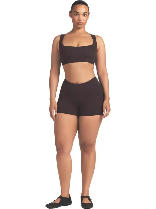 SKIMS Studio Stretch 2" Dipped Short - Dark Roast