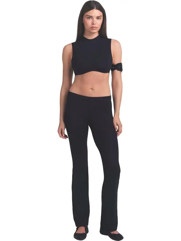 SKIMS Mock Neck Bra Top | Black | | Nike Studio Stretch - Obsidian