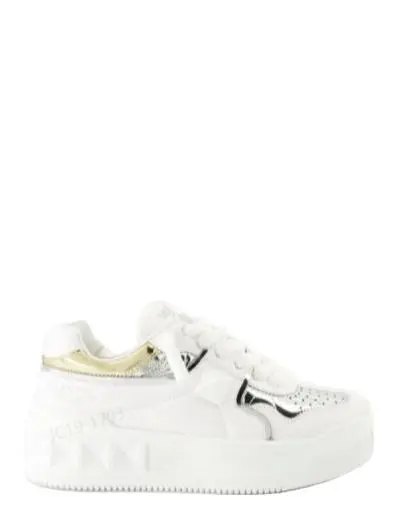 Valentino Garavani One Stud Xl Lace-up Sneakers - White