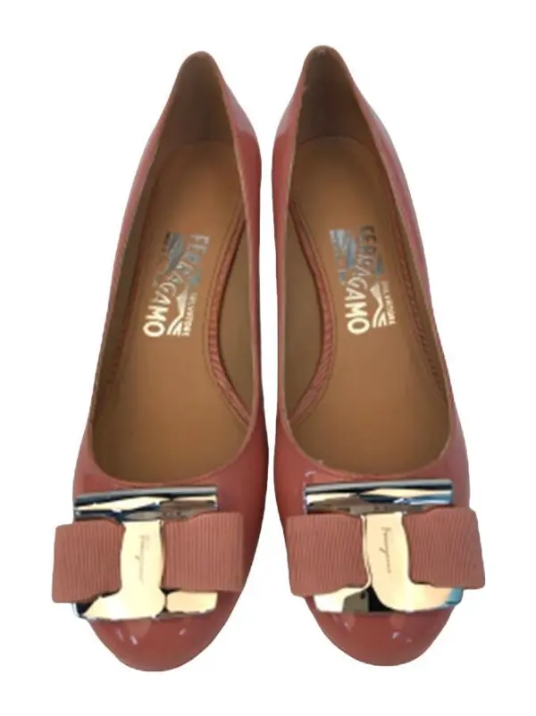 FERRAGAMO High Heel Pumps With Logo Detail - Brown
