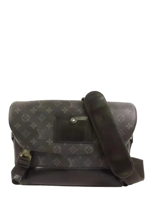 LOUIS VUITTON Taiga Outdoor Messenger Bag - Black