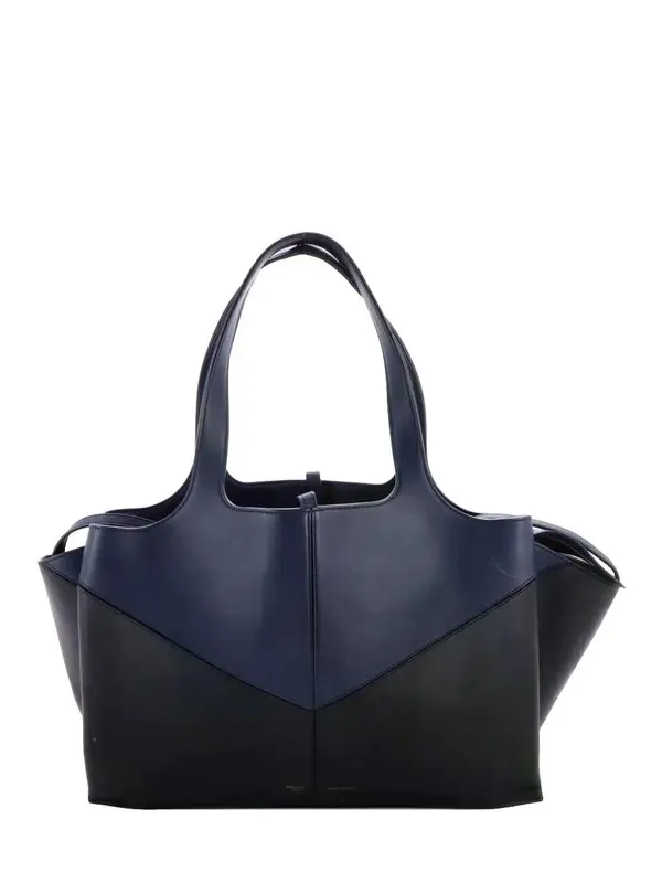 Celine Medium Tri-fold Shoulder Bag In Smooth Calfskin - Black