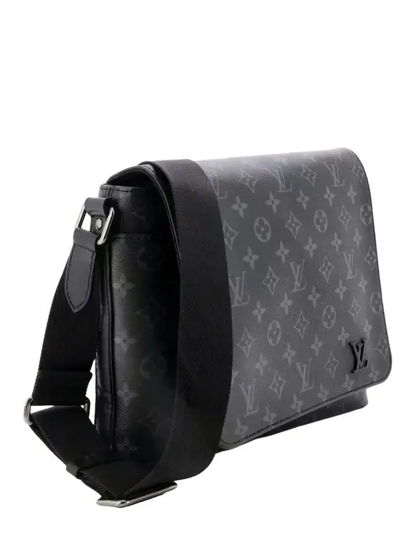 LOUIS VUITTON District Messenger Bag - Black