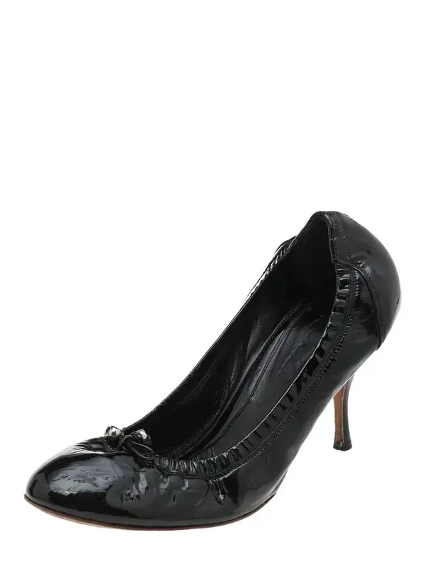 Alexander McQueen Patent Leather Pumps With Skull Charm - Black