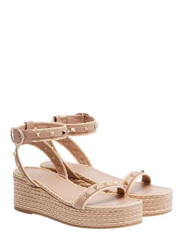 Valentino Garavani Rockstud Leather Platform Sandals - Beige