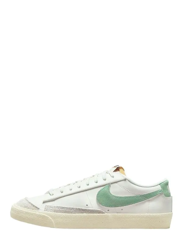 Nike Blazer Low '77 Premium 'certified Fresh' Sneakers - White/green