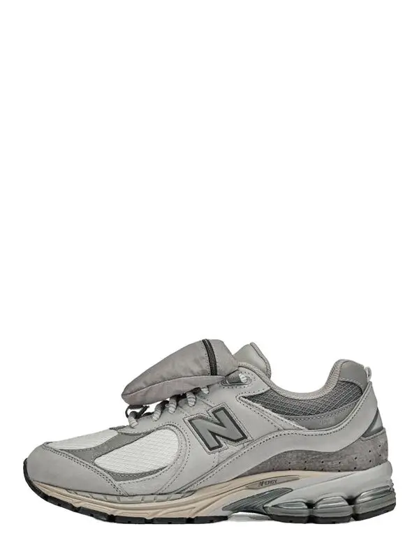 NEW BALANCE 2002r Pouch Sneakers - Gray/silver