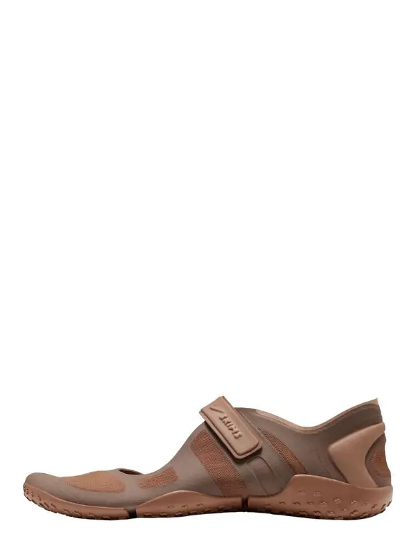 Nike X Skims Air Rift Mesh Split-toe Shoes - Archaeo Brown/infinite Sable-desert Dust