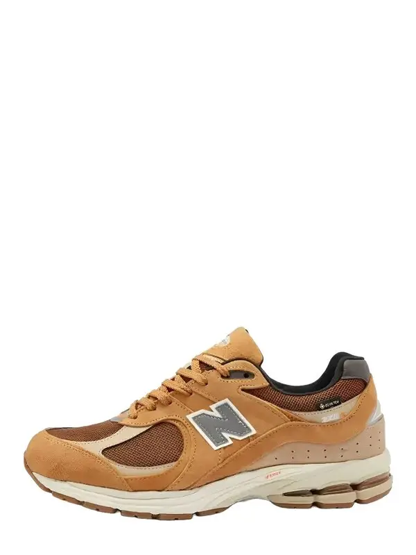 NEW BALANCE 2002r Gore-tex Sneakers - Tan