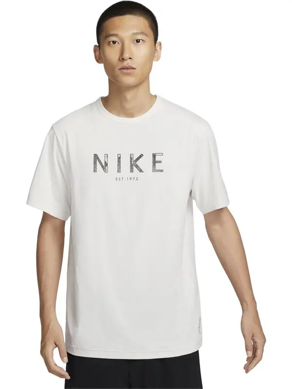 Nike Dri-fit Uv T-shirt With Graphic Detail - White