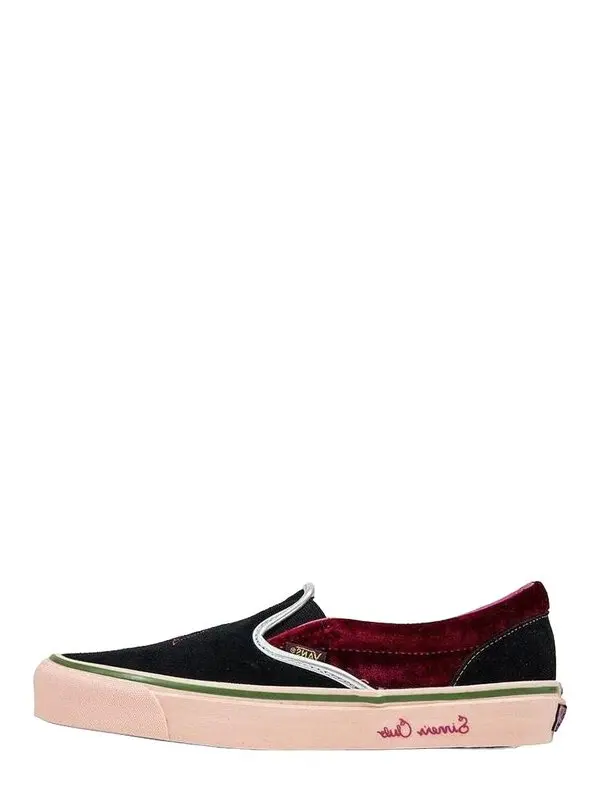 VANS Feature X Classic Slip-on 'sinners Club - Black