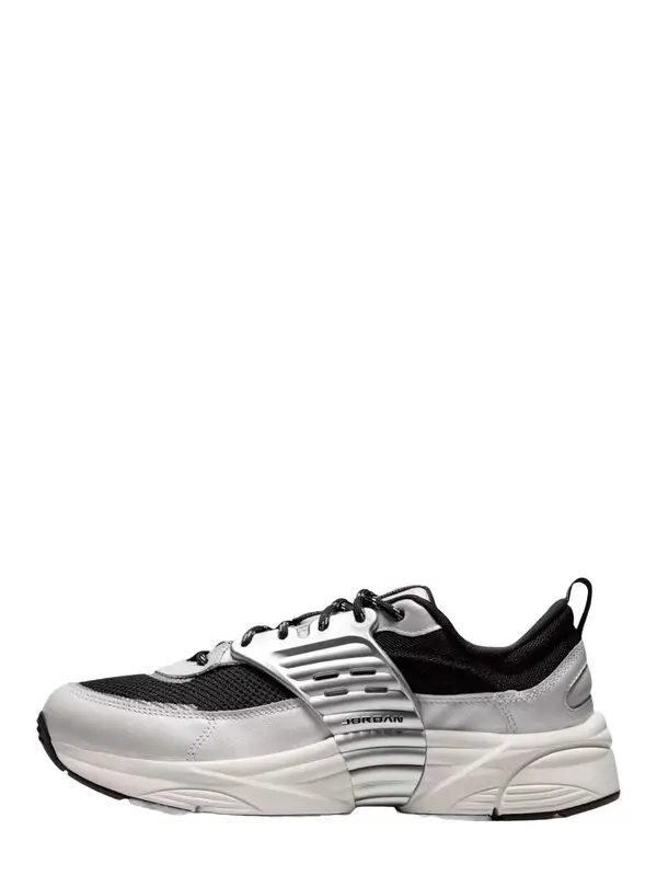 JORDAN Trunner O/s Sneakers - Photon Dust/black/sail