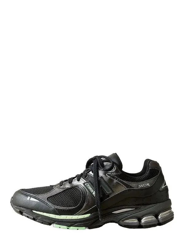 NEW BALANCE 2002r Sneakers - Black