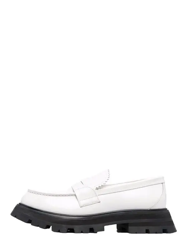 Alexander McQueen Wander Loafer Shoes - White/black