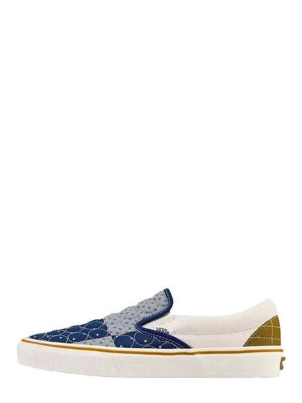 VANS Classic Slip-on Quilted Bandana Sneakers - White/blue