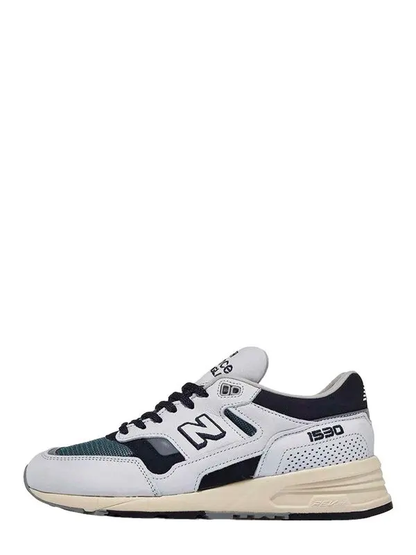 NEW BALANCE 1530 Sneakers - Grey/black