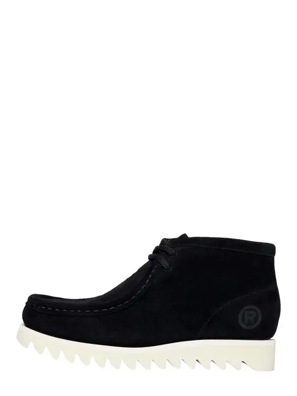 A BATHING APE Manhunt Suede Chukka Boots - Black