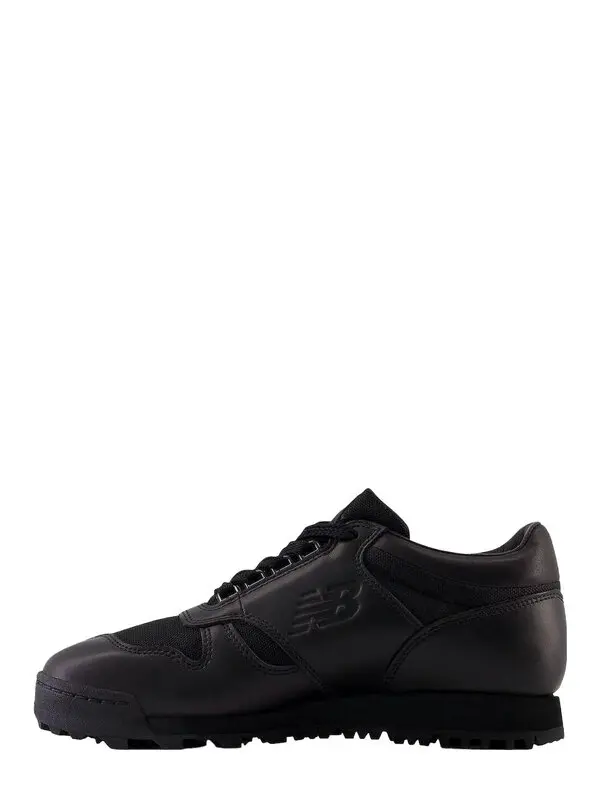 NEW BALANCE Rainier Low "triple " Lace-up Sneakers - Black