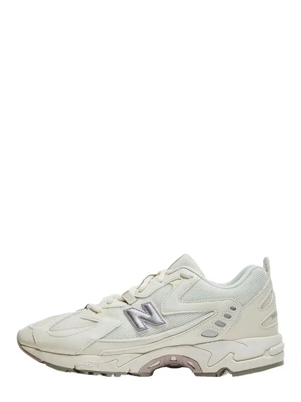 NEW BALANCE 828 Low Top Sneakers - White