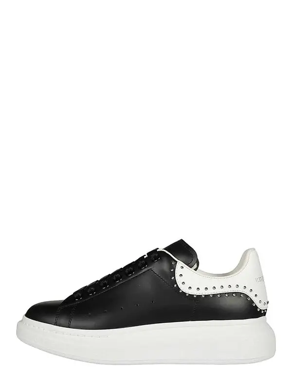 Alexander McQueen Oversized Sneaker With Stud Embellishments - Black/white