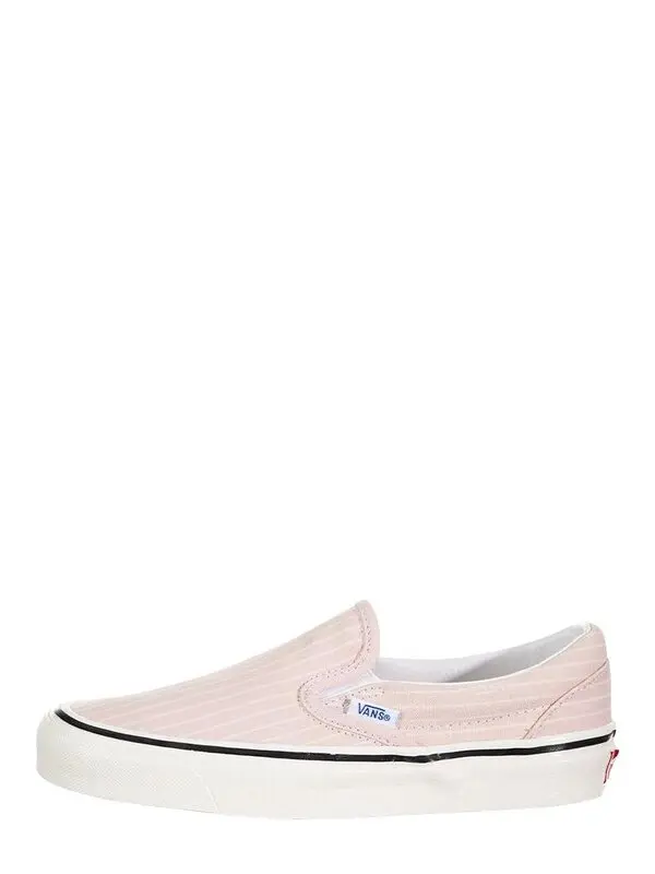VANS Classic Slip-on Sneakers - Pink