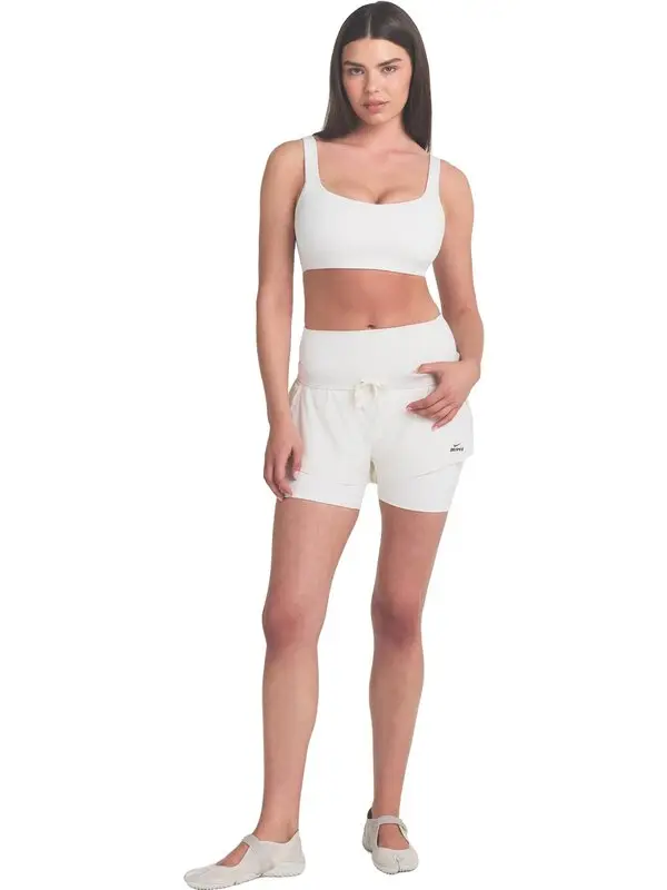 SKIMS Scoop Neck Bra | White | | Nike Matte - Ivory