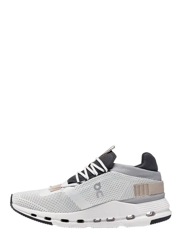 On Cloudnova Sneakers - White/beige