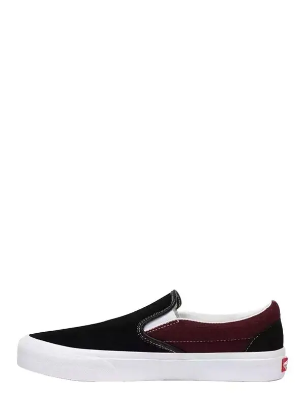 VANS Classic Slip-on Sneakers - Black