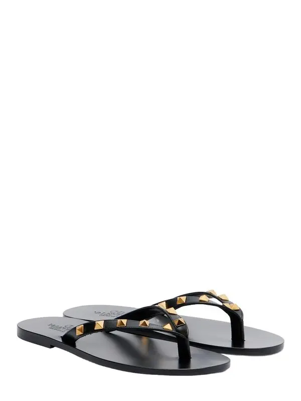 Valentino Garavani Rockstud Leather Thong Sandals - Black