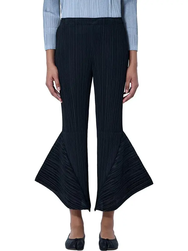 Issey Miyake Mid Rise Flared Pleated Trousers - Black