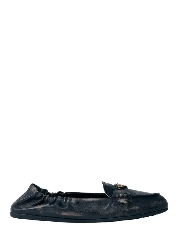 Prada Logo Plaque Loafers - Black