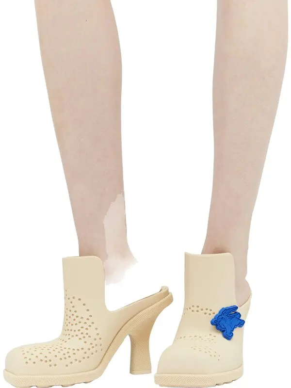Burberry Rubber Highland Mules With Ekd Patch - Cream