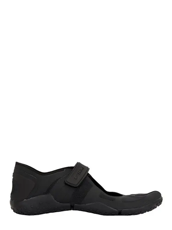 NIKESKIMS Nike X Skims Rift Mesh Split-toe Sneaker - Black