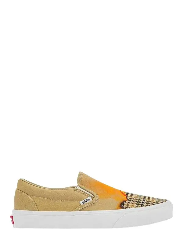 VANS Classic Slip-on Sneaker - Tan